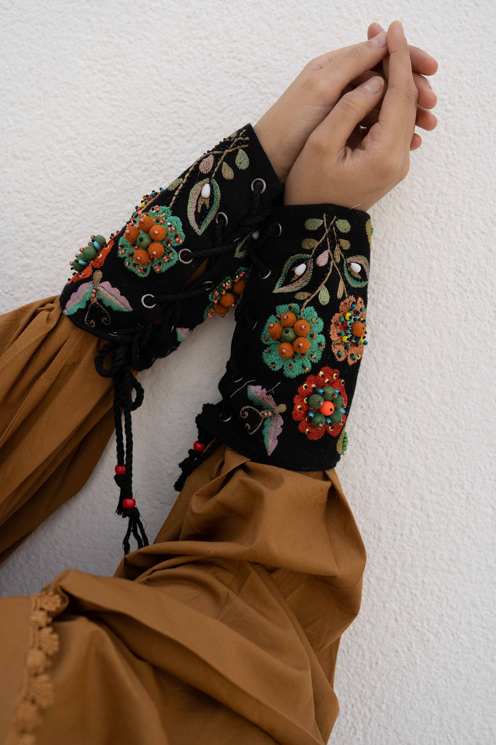 FLEUR Black Hand Cuffs – Nidzign