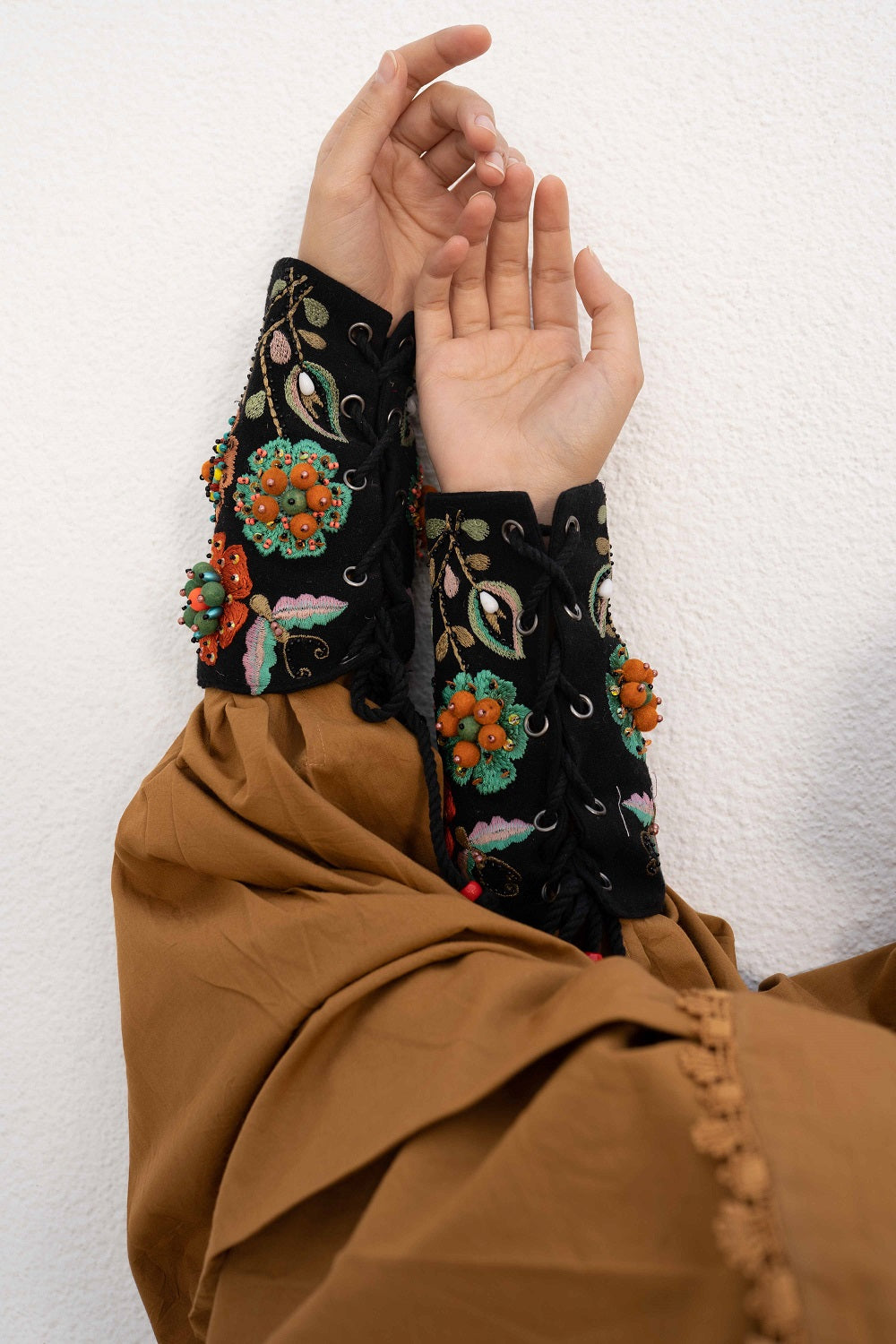 FLEUR Black Hand Cuffs – Nidzign